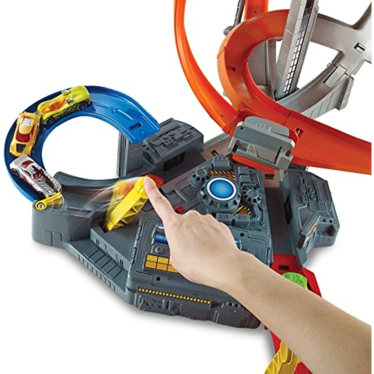 Hot Wheels Toy Car Track Set Spin Storm, 3 Intersections for Crashing & Motorized Booster, 1:64 Scale Car