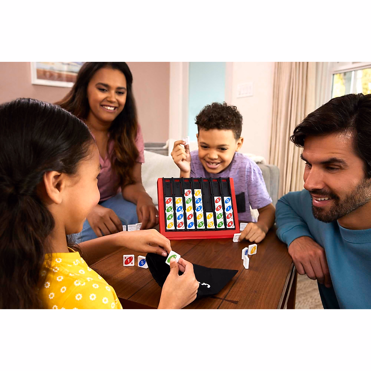 Mattel Games UNO Quatro Game with Colored Tiles & Plastic Grid for Adult, Family & Parties, 2 to 4 Players Ages 7 Years Old & Up