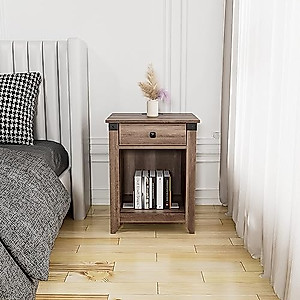 HOSEOKA Rustic Nightstand with Charging Station, Farmhouse Brown Wood Night Stand Bedroom Bedside Table Bed Side Table Sofa End Table with Storage Cabinet for Living Room