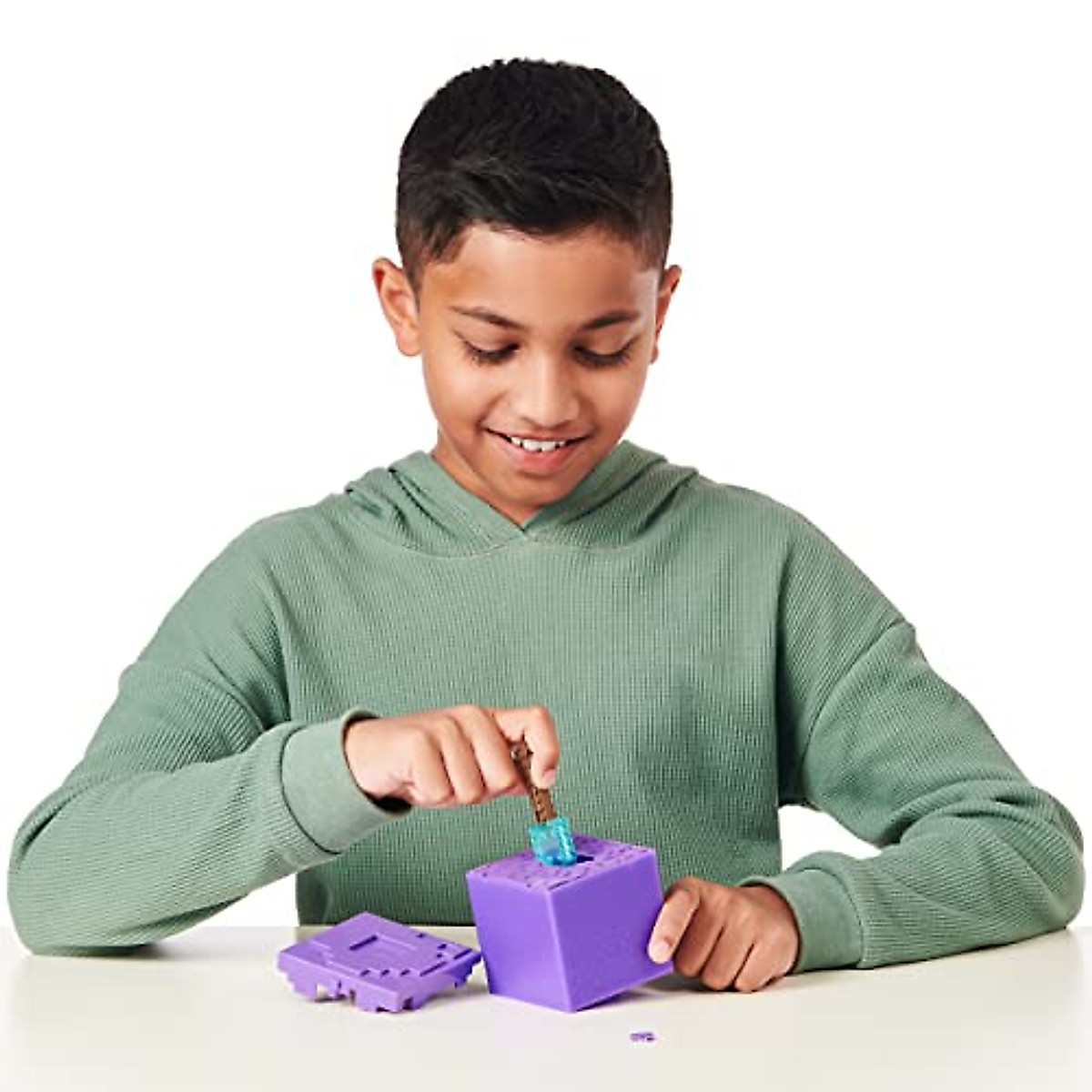 Treasure X Minecraft Caves & Cliffs - Overworld Characters. Mine, Discover & Craft with 10 Levels of Adventure & 12 Mine & Craft Characters to Collect