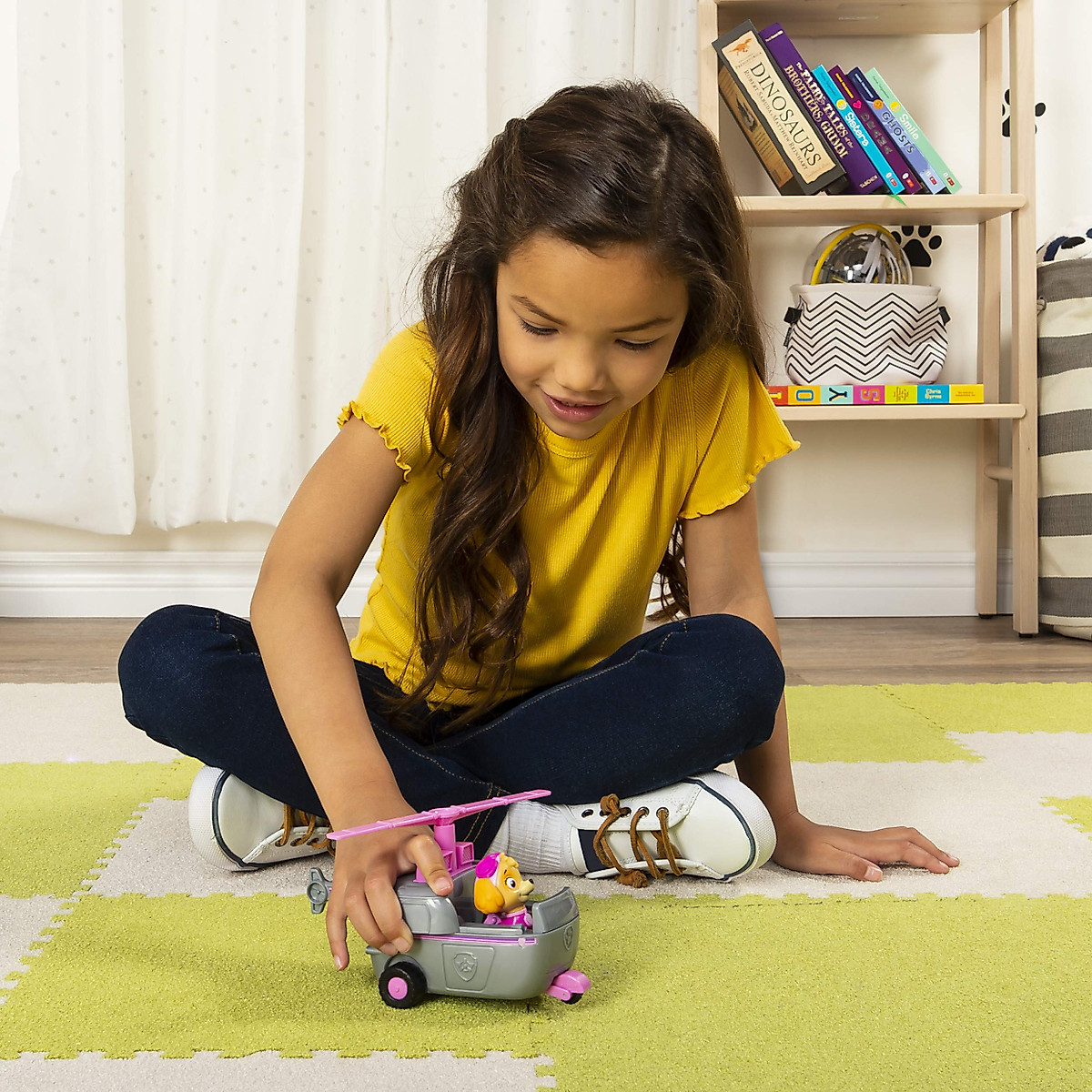 Paw Patrol, Skye’s Helicopter Vehicle with Collectible Figure, for Kids Aged 3 and Up