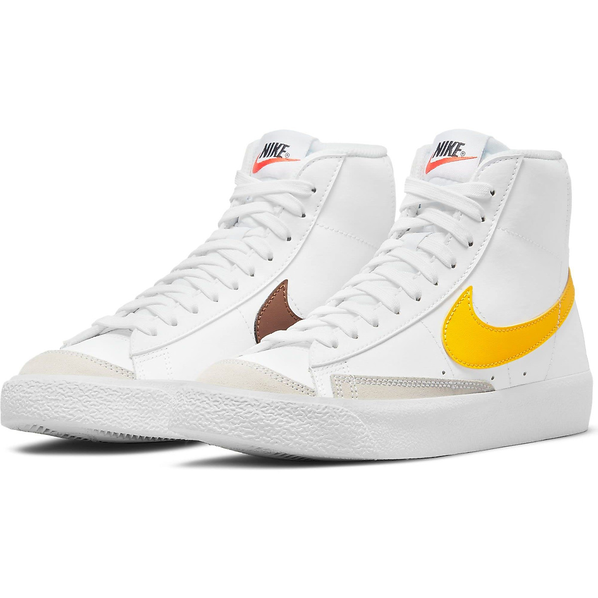 Nike Boy's Blazer Mid '77 (Big Kid) White/Vivid Sulfur/Pecan 5 Big Kid M