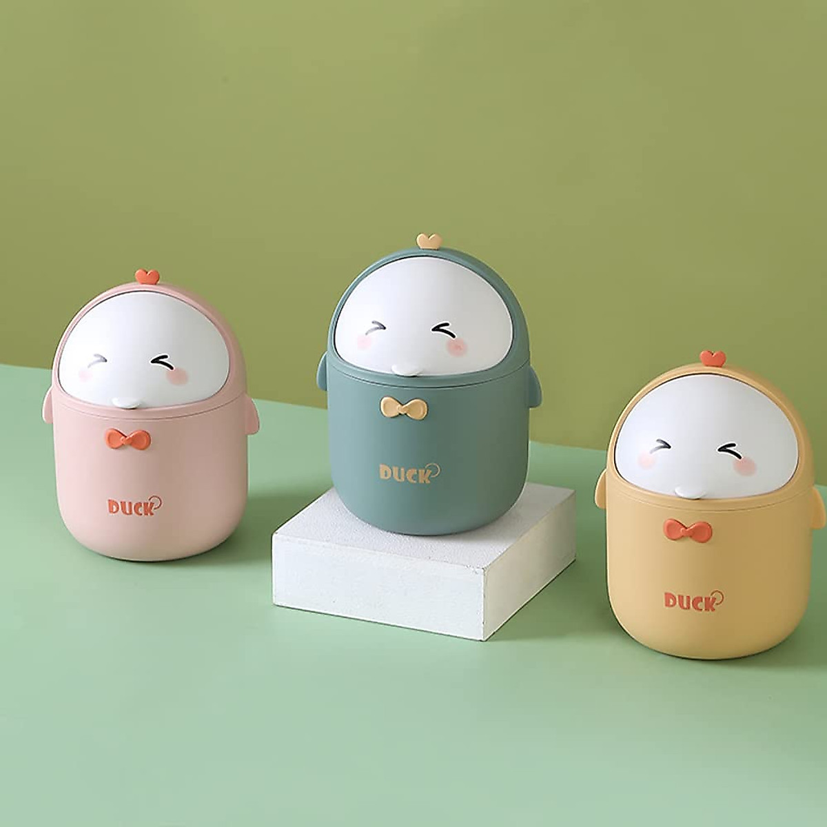 Ujk-TyLun Cute Desktop Trash Can Wastebasket and 120 Trash Bags, Creative Mini Garbage Can with Lid for Countertop Table, Tiny Plastic Storage Bin for Office, Kids Bedroom, 13 * 13 * 18.5cm (Green)