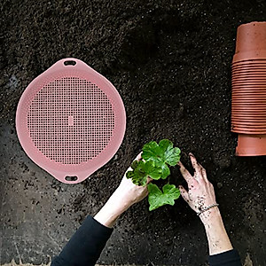 Yardwe Garden Sieve，1PC Plastic Mesh Soil Sieve Mesh Screen with Handle, Sifting Pan for Home Plant Gardening Round Shaped (Pink)