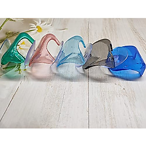 UQUABESO 5 Pieces Razor Holder with Suction Cup, Plastic Waterproof Wall Hanger Stands Shaver Hooks, Razor Holder for Shower Bathroom Kitchen Plug