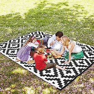 SAND MINE Waterproof Outdoor Rug 5x8 ft, Plastic Reversible Rug, Modern Area Rug, Large Floor Mat for Outdoors, RV, Patio, Backyard, Deck, Picnic, Beach, Camping (5' x 8', Black & White Lattice)