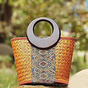 QTKJ Straw Beach Bag for Women, Summer Handmade Rattan Tote Bag, Round Wooden Handle, Boho Retro Straw Woven Handbag, Large Beach Bag for Vacation (Yellow)