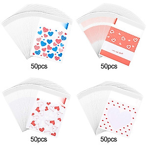 Konsait 200pcs Valentines Cellophane Bags, Valentines Cookie Candy Treat Bags Self-Adhesive Sweets Biscuit Bags Plastic Bags for Valentines Party Favors Supplies, Heart Gifts Goody Bags
