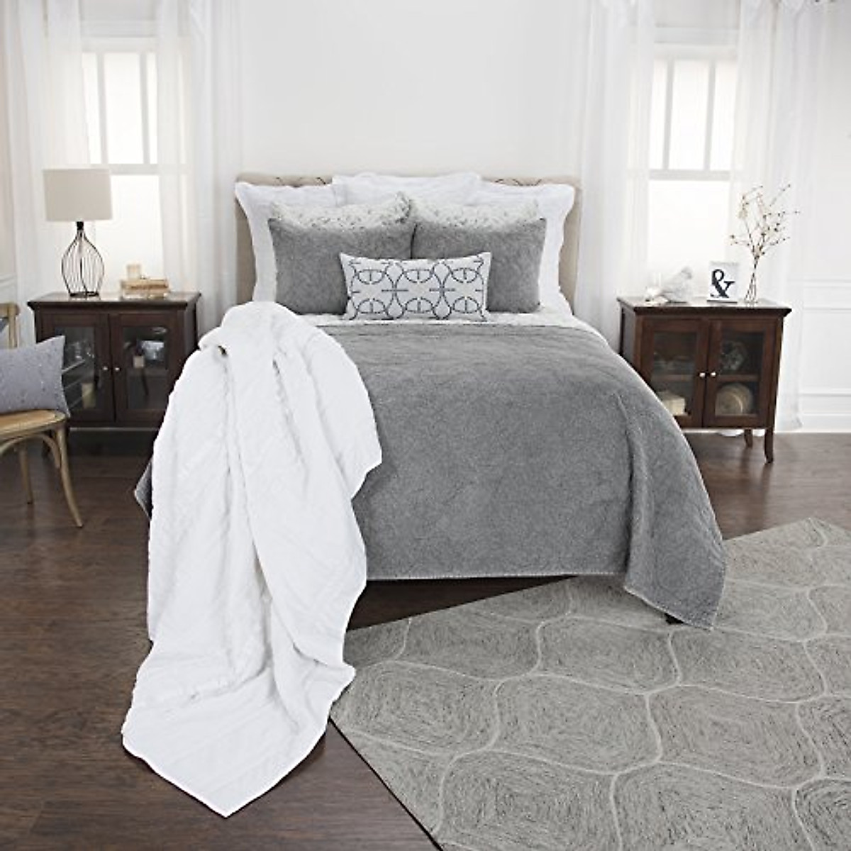 Rizzy Home | BQ4566 | Polyester King Sham | 20"x36" Gray/Black/Nuetral Solid