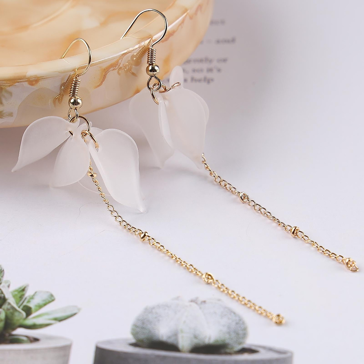 Sttiafay Vintage Acrylic Flower Petal Drop Earrings Gold Long Tassel Chain Earrings White Resin Flower Hook Earrings Wedding Flower Earrings Jewelry for Women and Girls