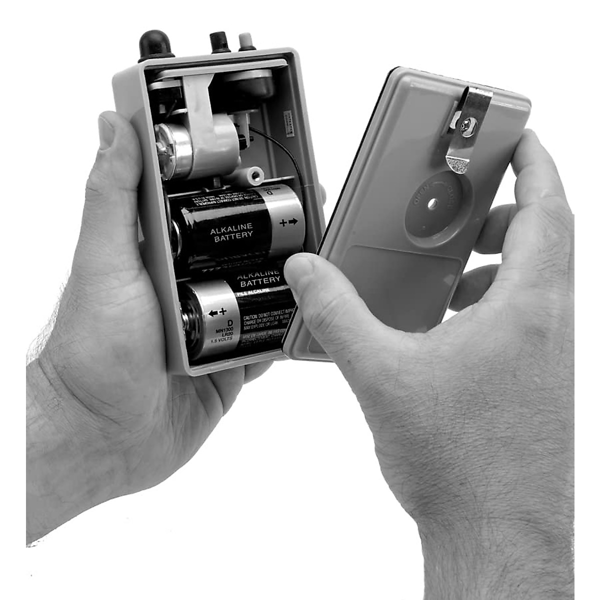 Penn-Plax Silent Air B10 Battery Operated Aquarium and Fishing Air Pump Manual On Off Switch Aerates Up to 29 Gallons