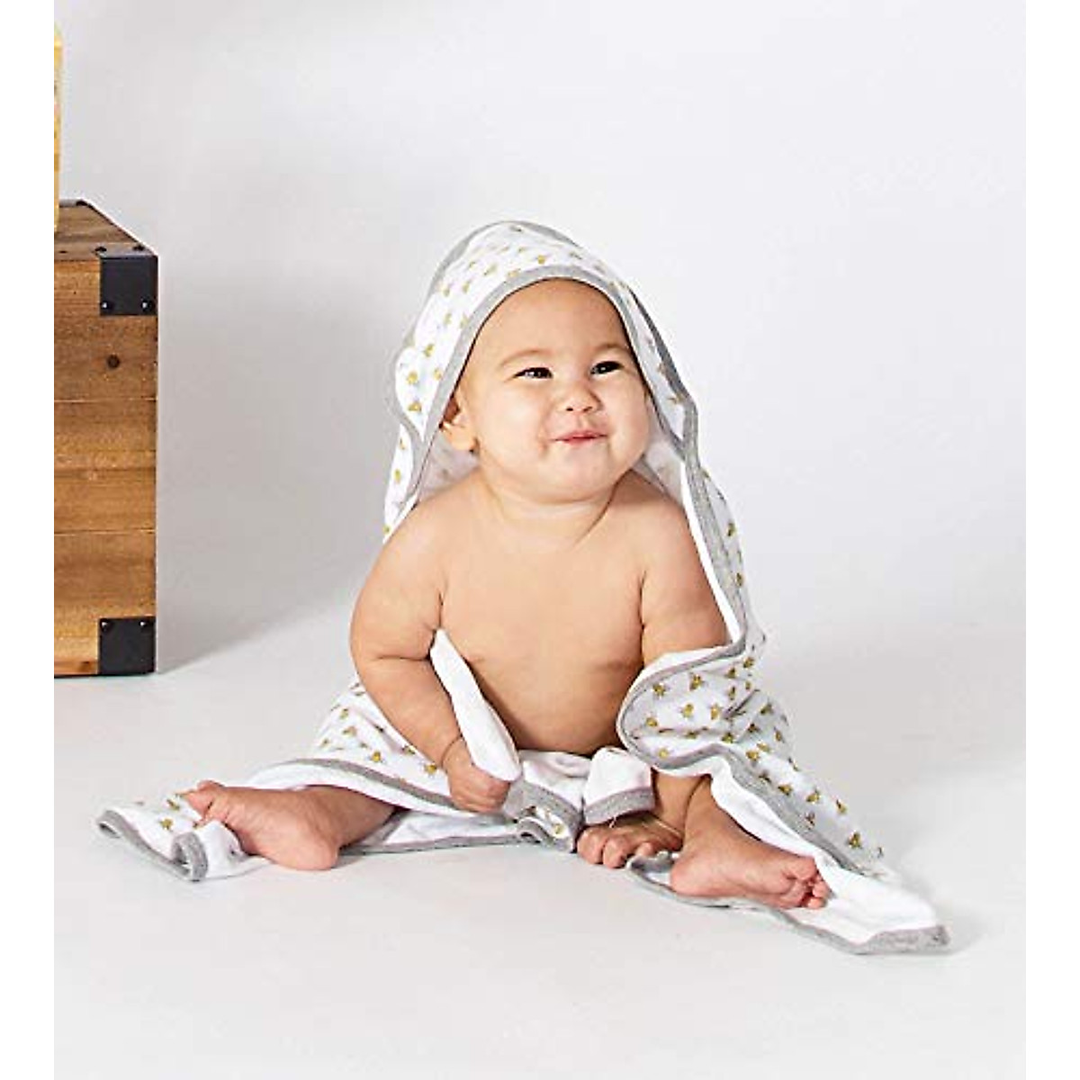 Burt's Bees Baby - Hooded Towels, Absorbent Knit Terry, Super Soft Single Ply, 100% Organic Cotton (Honey Bee/Grey, 2-Pack)