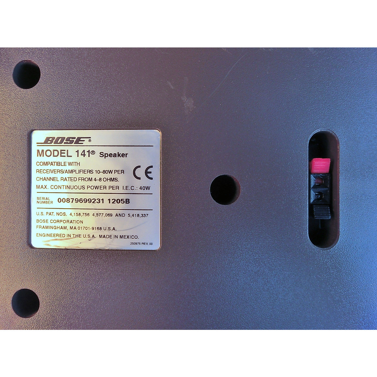 Bose 141 Bookshelf Speakers - Premium Sound Experience