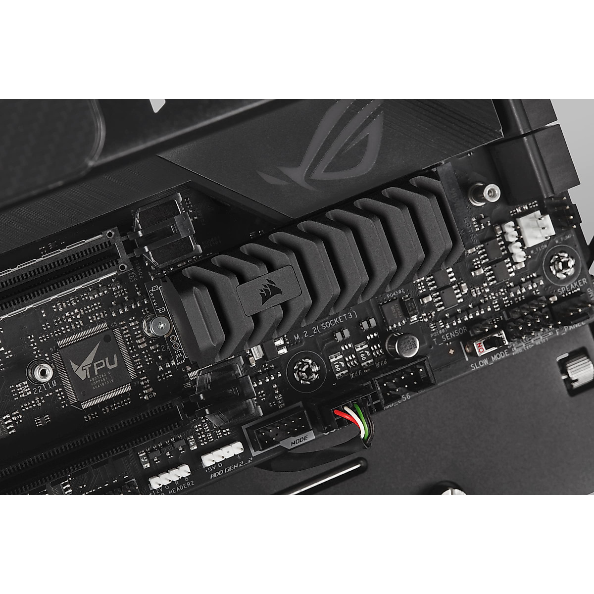 CORSAIR MP600 PRO XT Gen4 PCIe x4 NVMe M.2 SSD – High-Density TLC NAND – Aluminum Heatspreader – M.2 2280 Form-Factor