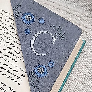 Personalized Hand Embroidered Corner Bookmark, 26 Letters Cute Flower Embroidered Corner Bookmark Embroidery Book Marker Clip for Book Lovers Bookmarks for Reading Lovers Meaningful Gift