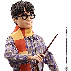 Mattel Harry Potter Collectible Platform 9 3/4 Doll (10-inch), Posable, Wearing Travel Fashion, with Hedwig, Luggage & Accessories, Gift for Collectors and Kids 6 Years Old and Up