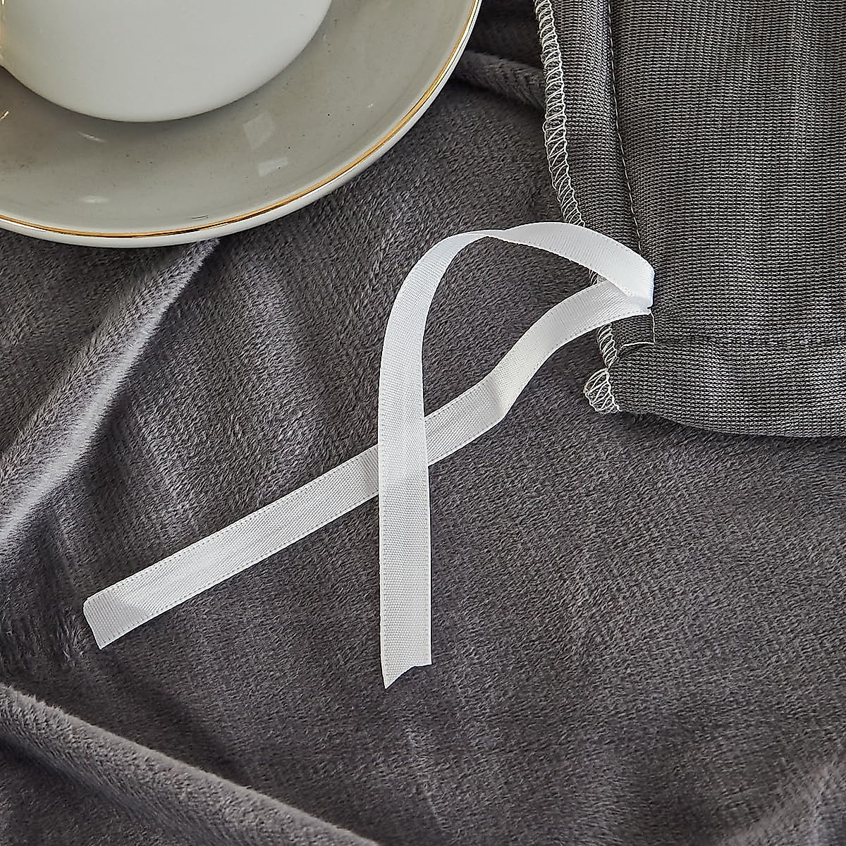 Nayoroom Velvet Duvet Cover Set Queen Size Gray Pinch Pleated Pintuck Reversible Sherpa Fleece Fluffy Comforter Cover 3Pcs Winter Warm Soft Flannel Fuzzy Bedding Set with Zipper Closure