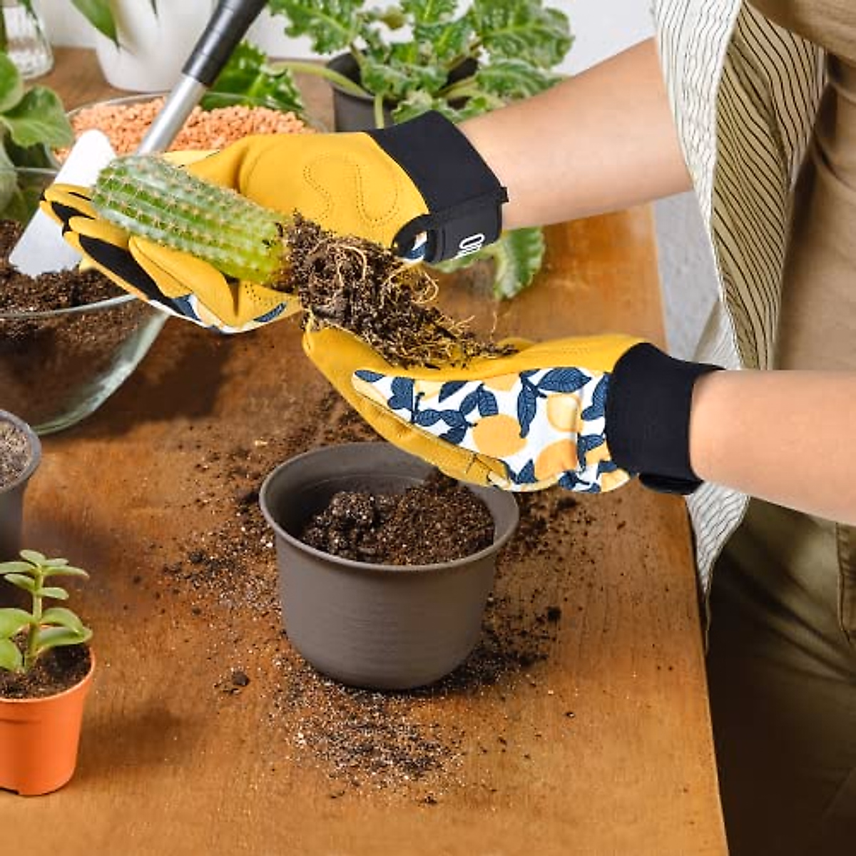 OIZEN Leather Tough Cowhide Work Gardening Gloves for Women Thorn Proof, Working Gloves, Gardening Gifts for Women
