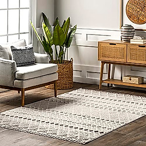 nuLOOM Elena Moroccan Lattice High/Low Tasseled Area Rug, 8x11, Beige