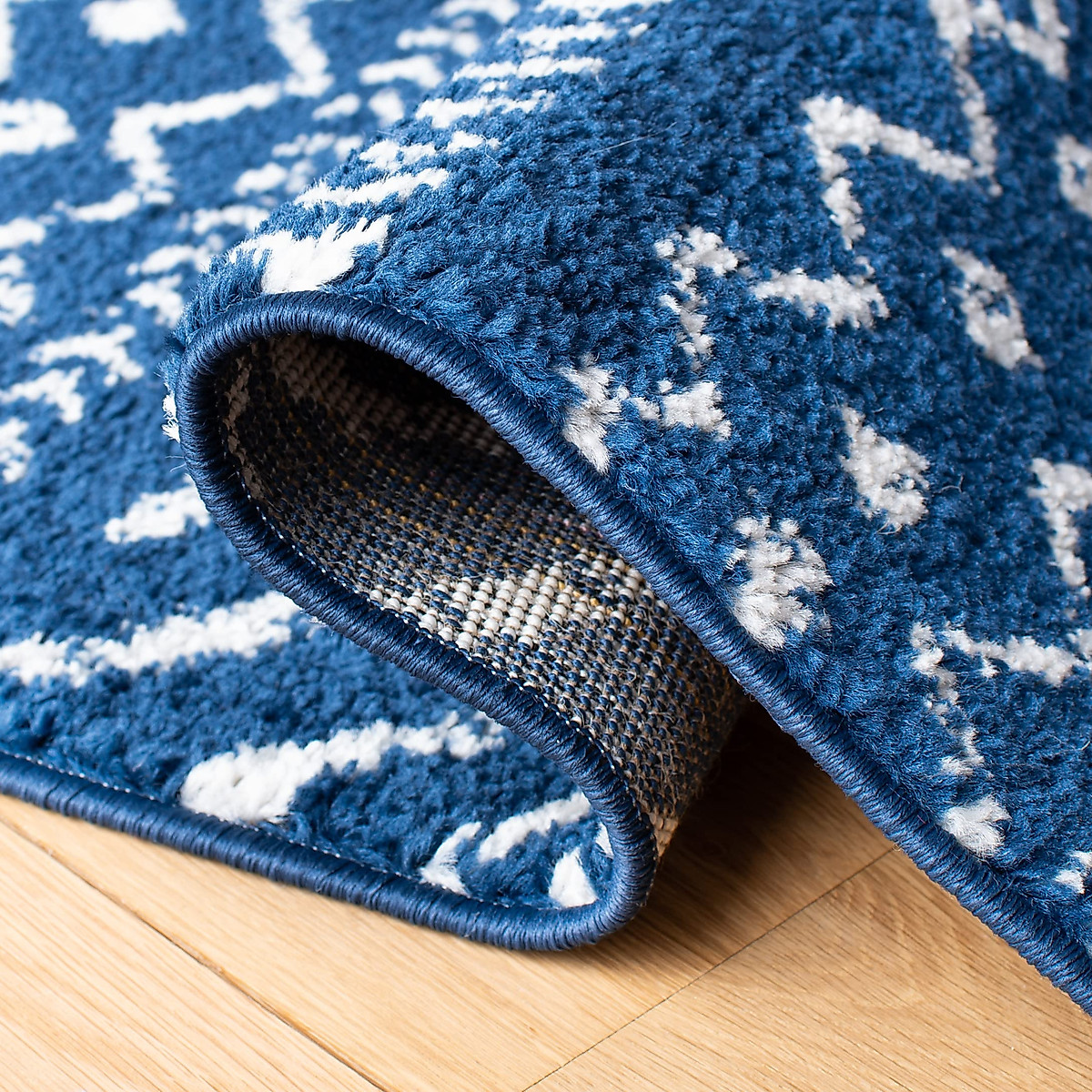 SAFAVIEH Tulum Collection Area Rug - 9' x 12', Navy & Ivory, Moroccan Boho Distressed Design, Non-Shedding & Easy Care, Ideal for High Traffic Areas in Living Room, Bedroom (TUL267N)