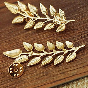 TFYU 4 Pcs Deer Head Double Link Chains, Gold Stud, Retro Hollow Pattern and Angle Triangle Tassels Collar Pins Brooch Clip Pin Brooches Shirt Collar Decoration Parts with Free Box