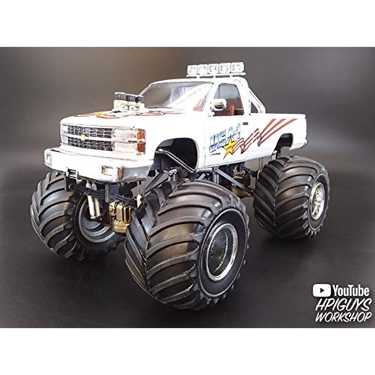 AMT USA-1 Chevy Silverado Monster Truck 1:25 Scale Model Kit