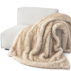 Bedsure Faux Fur Throw Blanket, Brown Thick and Warm Blanket for Winter, Fuzzy Elegant Fluffy Decoration Blanket for Sofa, Couch and Bed, Cozy Soft Luxury Blanket 50x70 inches