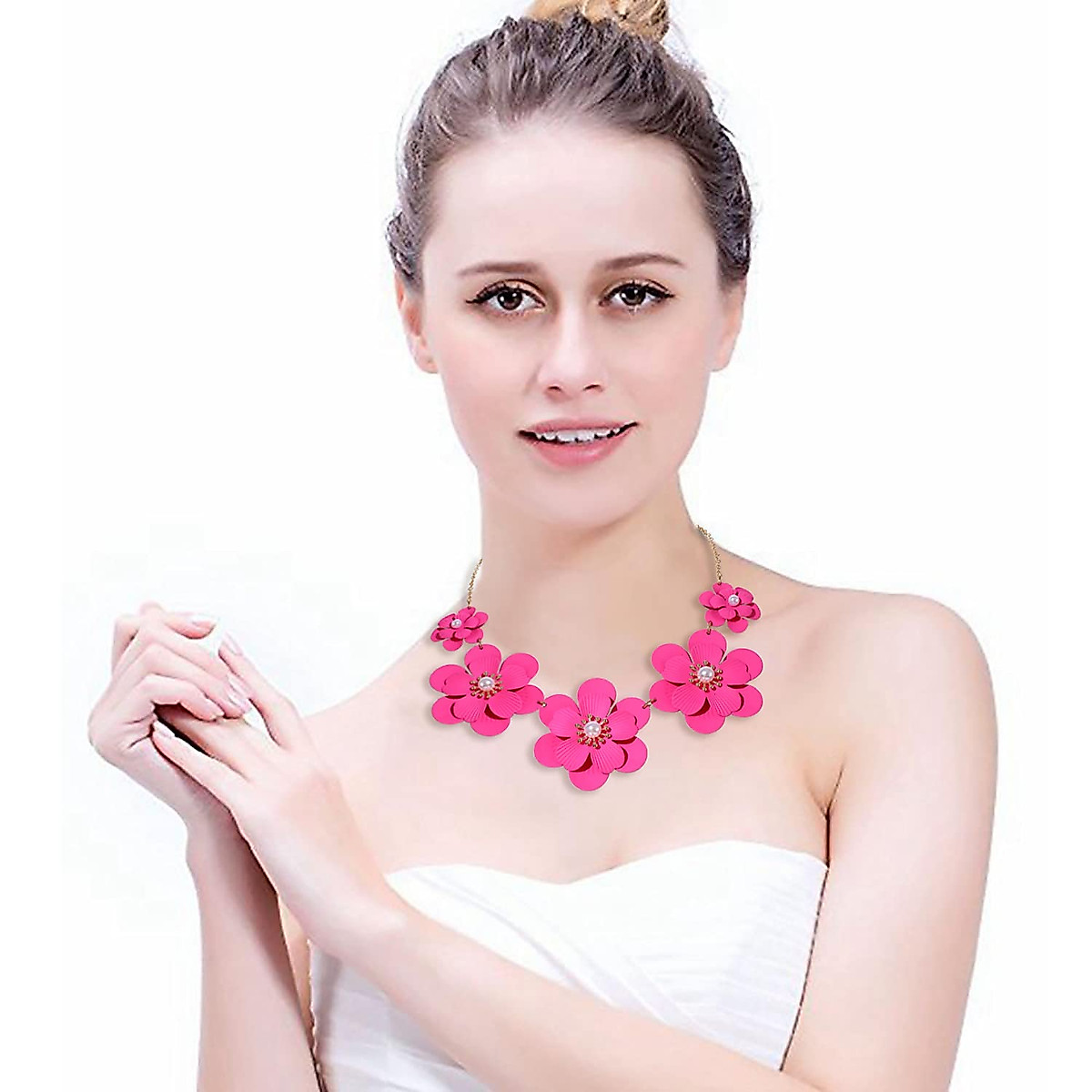 Boho Choker Necklace for Women Cute Flower Collar Necklace Statement Chunky Pearl Charm Summer Beach Chokers Necklaces Jewelry Gifts for Women