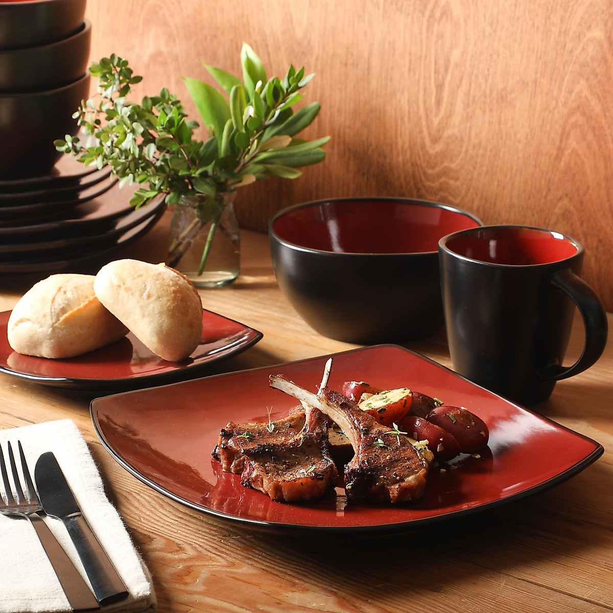 Gibson Soho Lounge 16-Piece Square Reactive Glaze Dinnerware Set, Red