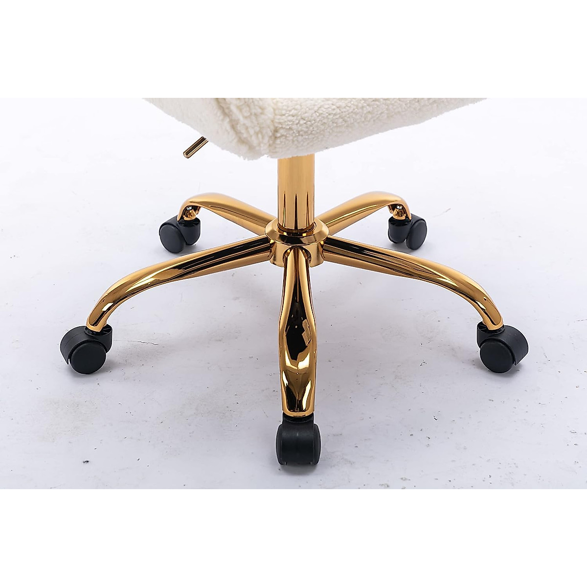 Yoluckea Faux Fur Desk Chair for Women Girl Teen, Home Office Desk Chair with Rolling Wheels, Modern Furry Vanity Chair for Makeup Room Bedroom Living Room, Adjustable Swivel Cute White Desk Chair