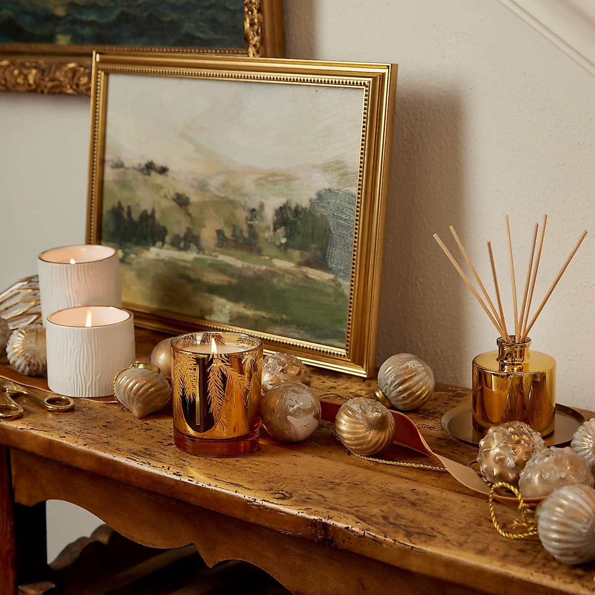 Thymes Frasier Fir Candle – Pine Needle Design – Holiday Candles – Scented Candle – Notes of Crisp Siberian Fir, Cedarwood & Sandalwood – Luxury Home Fragrance – Gold Candle Jar (Gilded, 6.5 oz)