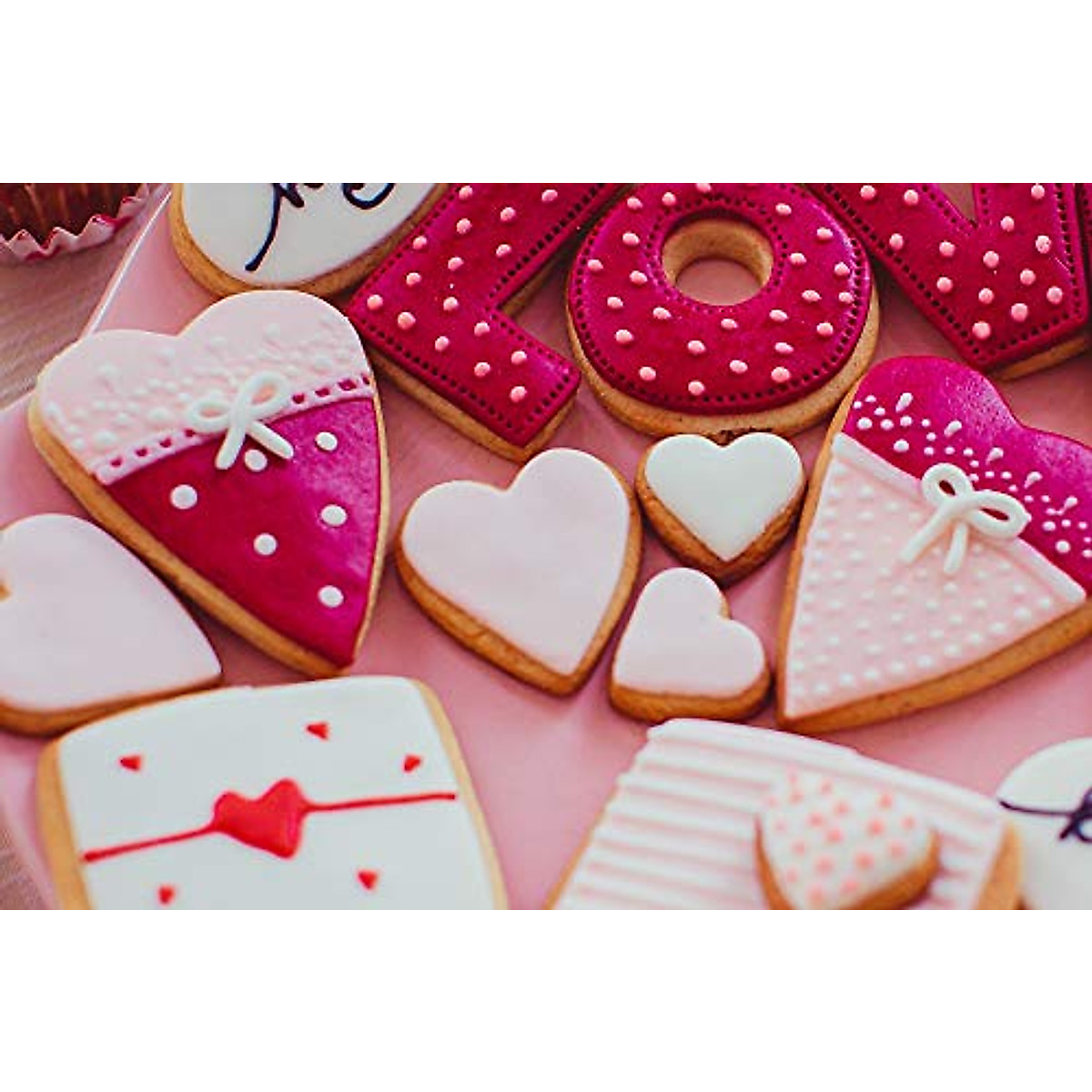 Fox Run Heart Shaped Cookie Cutters, 5-Piece Set with Storage Tin Included, Stainless Steel