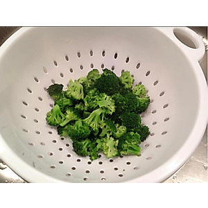 Rocky Mountain Goods White Plastic Colander Bowl with Handle - Deep 5 QT Strainer for Kitchen Vegetables, Pastas, Fruit - BPA Free - Dishwasher Safe