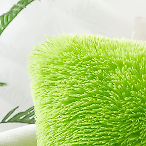Woaboy Pack of 2 Luxury Faux Fur Throw Pillow Covers Decorative Soft Fluffy Plush Pillowcases Square Cushion Covers for Living Room Sofa Bedroom 20x20 Inch Green