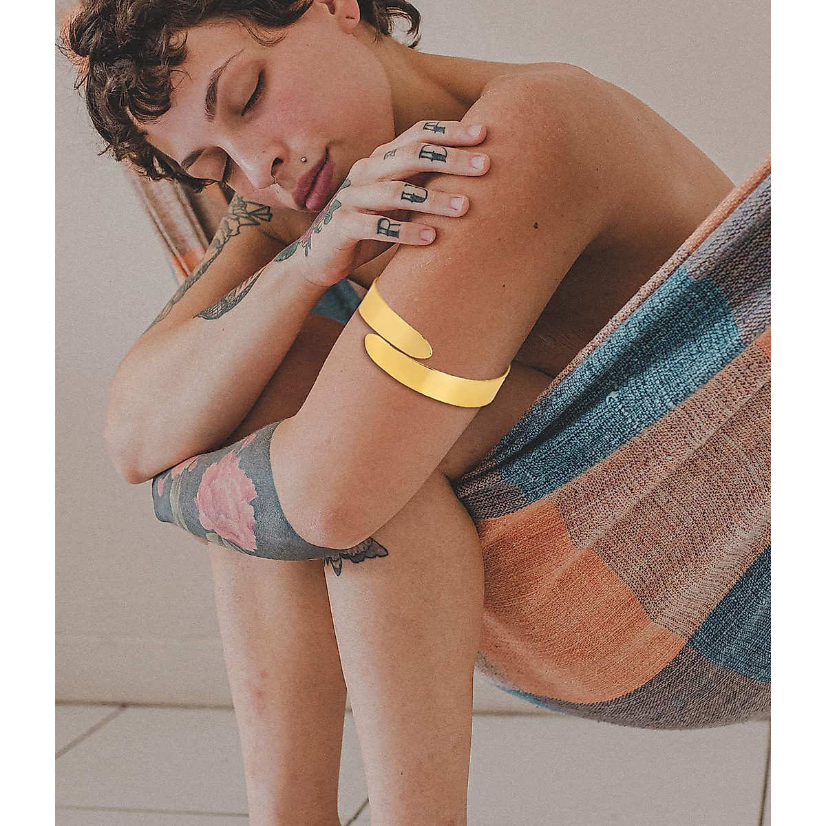 COLOYAN 6Pcs Gold Arm Cuff - Upper Arm Cuff Bangle Bracelet Set Adjustable Minimalist Simple Coil Bangle Wide Wire Grooved Cuff Open Arm Band Cuff Armlet Armlet Armband Bracelets for Women