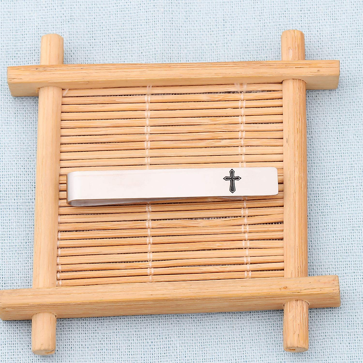 BEKECH Faith Gift for Men Cross Tie Clip Gift Christian Jewelry Gift for Religious Men Boss Coworkers Gift First Communion Jewelry for Him (silver)