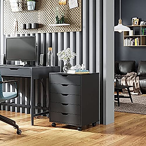 DEVAISE 5-Drawer Chest, Wood Storage Dresser Cabinet with Wheels, Black