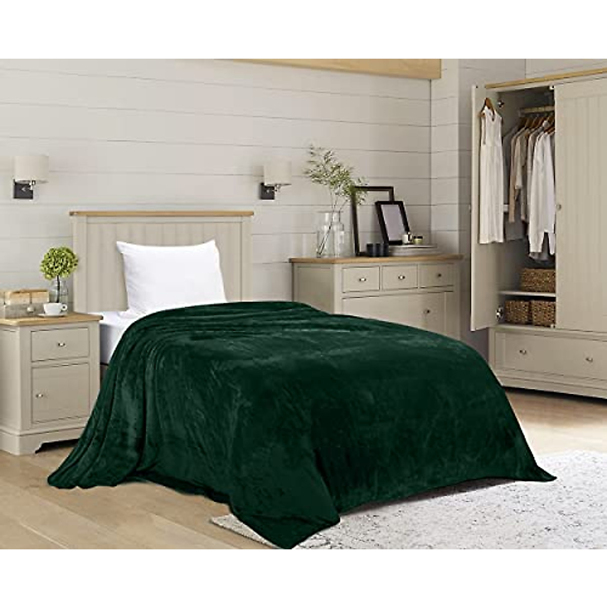 Utopia Bedding Fleece Blankets Bundle Pack of Purple and Forest Green Twin Size Bed Blankets