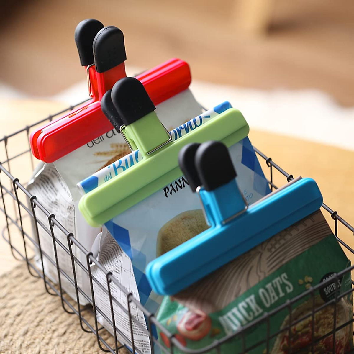 BamLue 12 Pack Large Bag Chip Clips, Heavy Duty Reusable Bag Seal Clips with 6 Assorted Colors Food Storage Clamps Air Tight Seal Grip for Snacks Coffee Vegetables Fruit