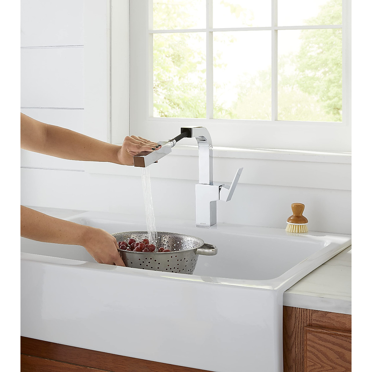 Danze Mid-Town Single Handle Pull-Out Kitchen Faucet with Snapback Retraction, Chrome