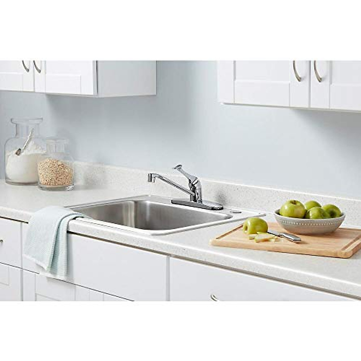 Single-Handle Standard Kitchen Faucet in Chrome