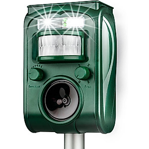 Ultrasonic Animal Repeller Outdoor Solar Animal Repellent with Motion Sensor Cat Repellent Outdoor Waterproof to Repel Dog Raccoon Fox Rabbit Deer Coyote Squirrel Skunk Repellent