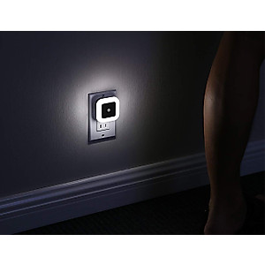 SYCEES Plug-in LED Night Light with Dusk to Dawn Sensor for Hallway, Stairs, Bathroom, Kitchen, Bedroom, Nursery, Kids Room, Daylight White, Pack of 4