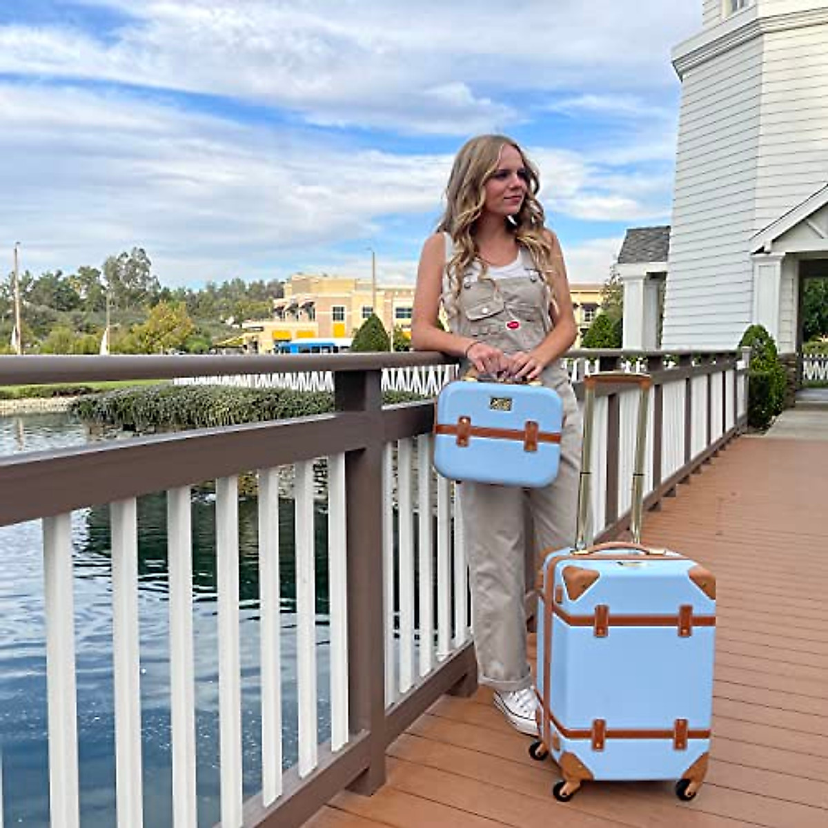 Chariot Gatsby 2-piece set Hardside Expandable Carry On Luggage With Matching Beauty Case (Ice Blue)