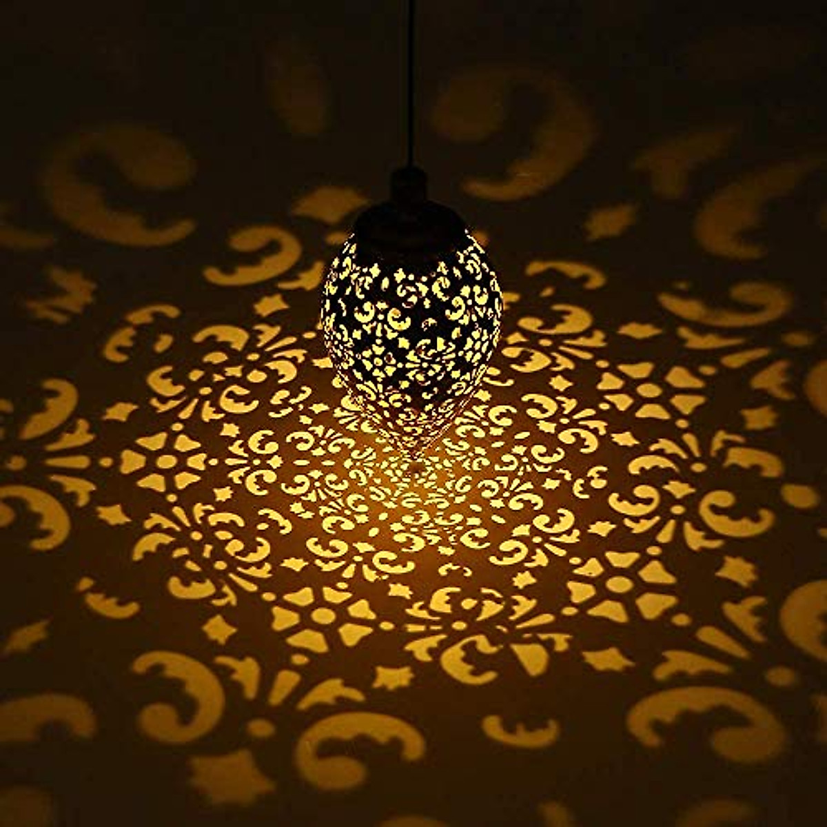 Hanging Solar Lights, Outdoor Solar Garden Lantern Retro Metal Yard Decor Solar LED Lamp Waterproof for Patio, Yard, Lawn, Pathway Decor