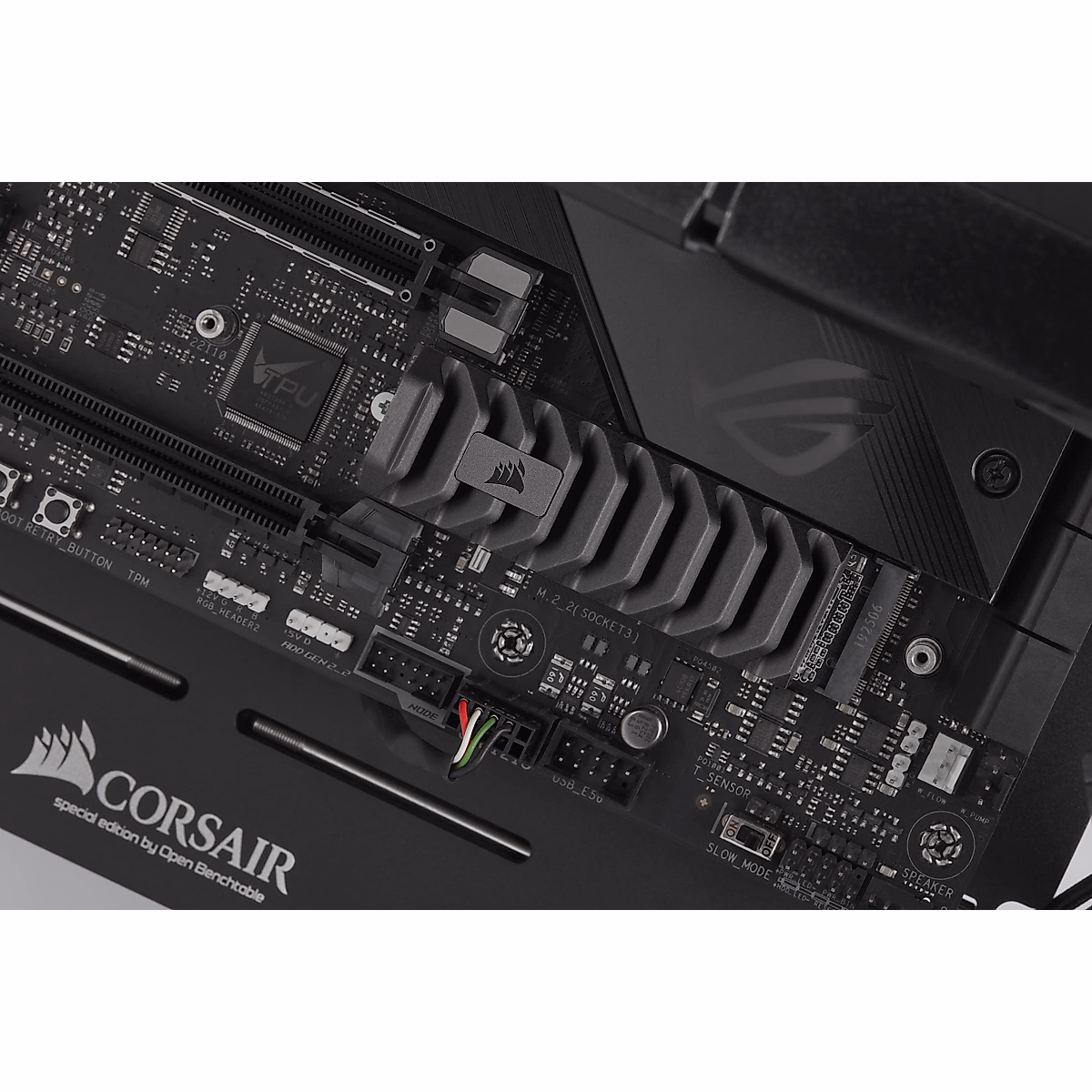 CORSAIR MP600 PRO XT 1TB Gen4 PCIe x4 NVMe M.2 SSD – High-Density TLC NAND – Aluminum Heatspreader – M.2 2280 Form-Factor