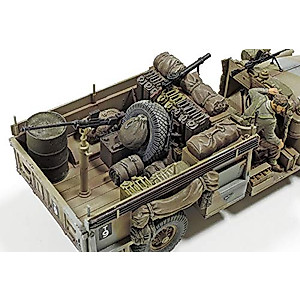 Tamiya 300032407 - 1:35 Scale British LRDG Command Car with 7 Figures