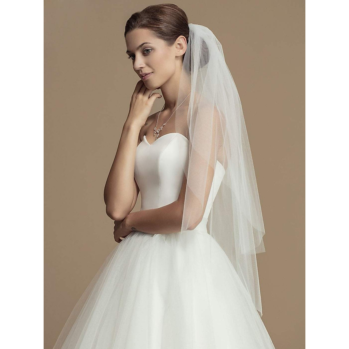 Unsutuo 2 Tiers Bride Wedding Veil Short Fingertip Bridal Tulle Veil with Comb and Cut Edge (White)