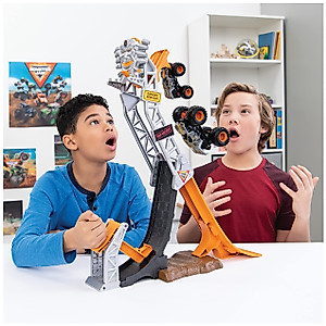 Monster Jam, Official Max-D Break Free Playset with Exclusive 1:64 Scale Max-D Die-Cast Monster Truck