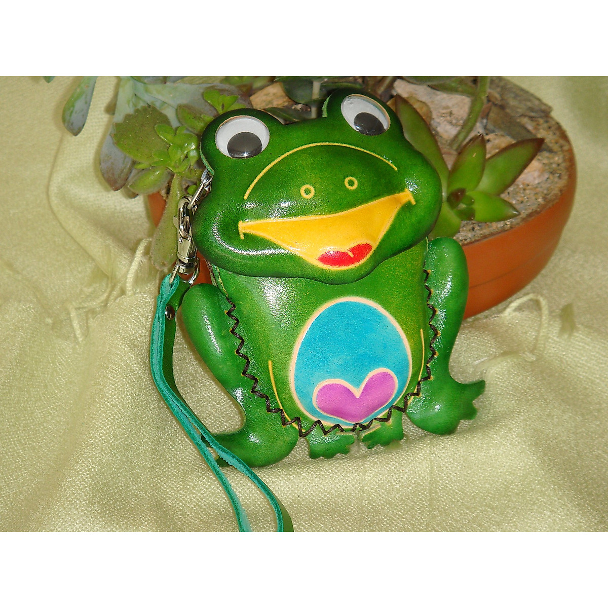 Leather Frog Change, Jewelry Holder. Handmade Happy Frog Coin Pouch, Wrist Strap and Zipper.